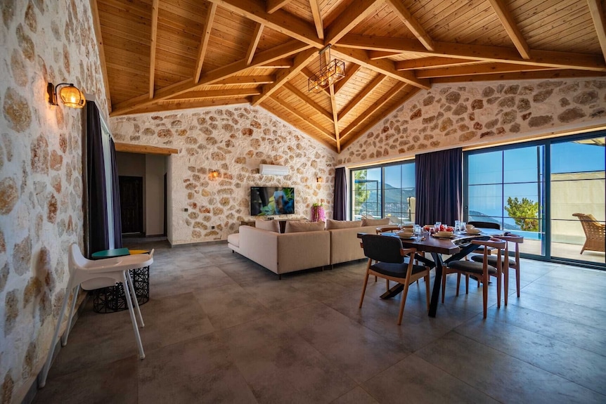 Kaşın En Gözdesi Taş Villalar - Ova