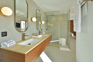 Vila superluxo, vista para o oceano | Banheiro | Chuveiro, secador de cabelo, toalhas de banho 