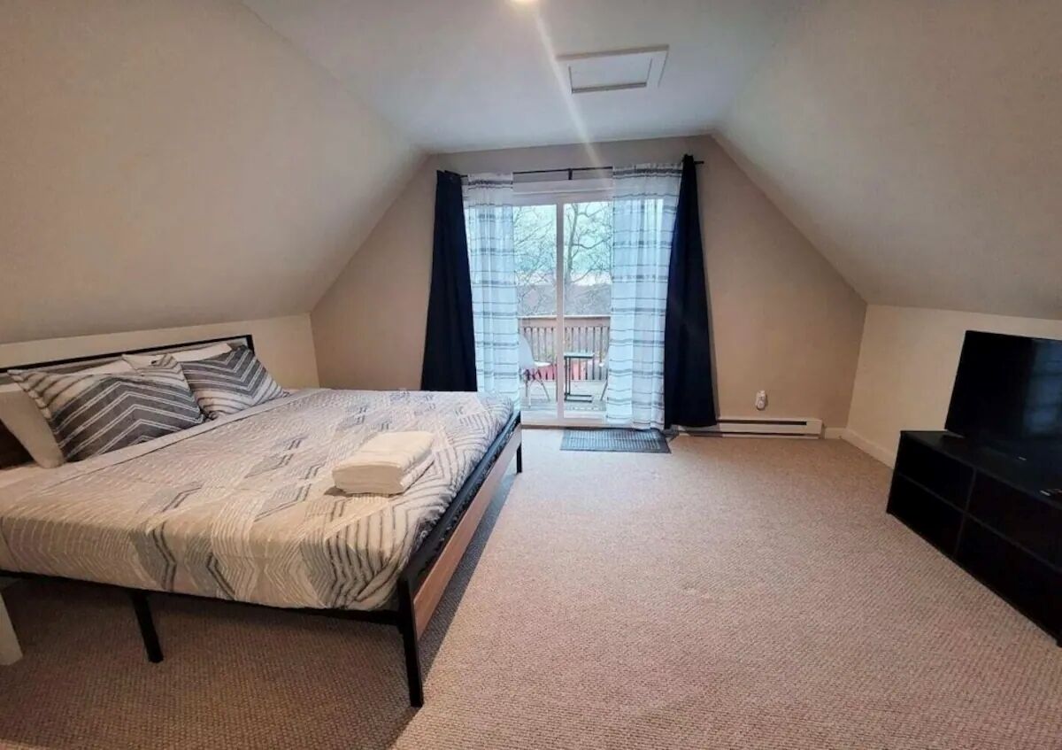 Cozy Chalet-camelback & Kalahari; Hot Tub, Ping Pong & Pool Table; Gas Fireplace - Pocono Lake