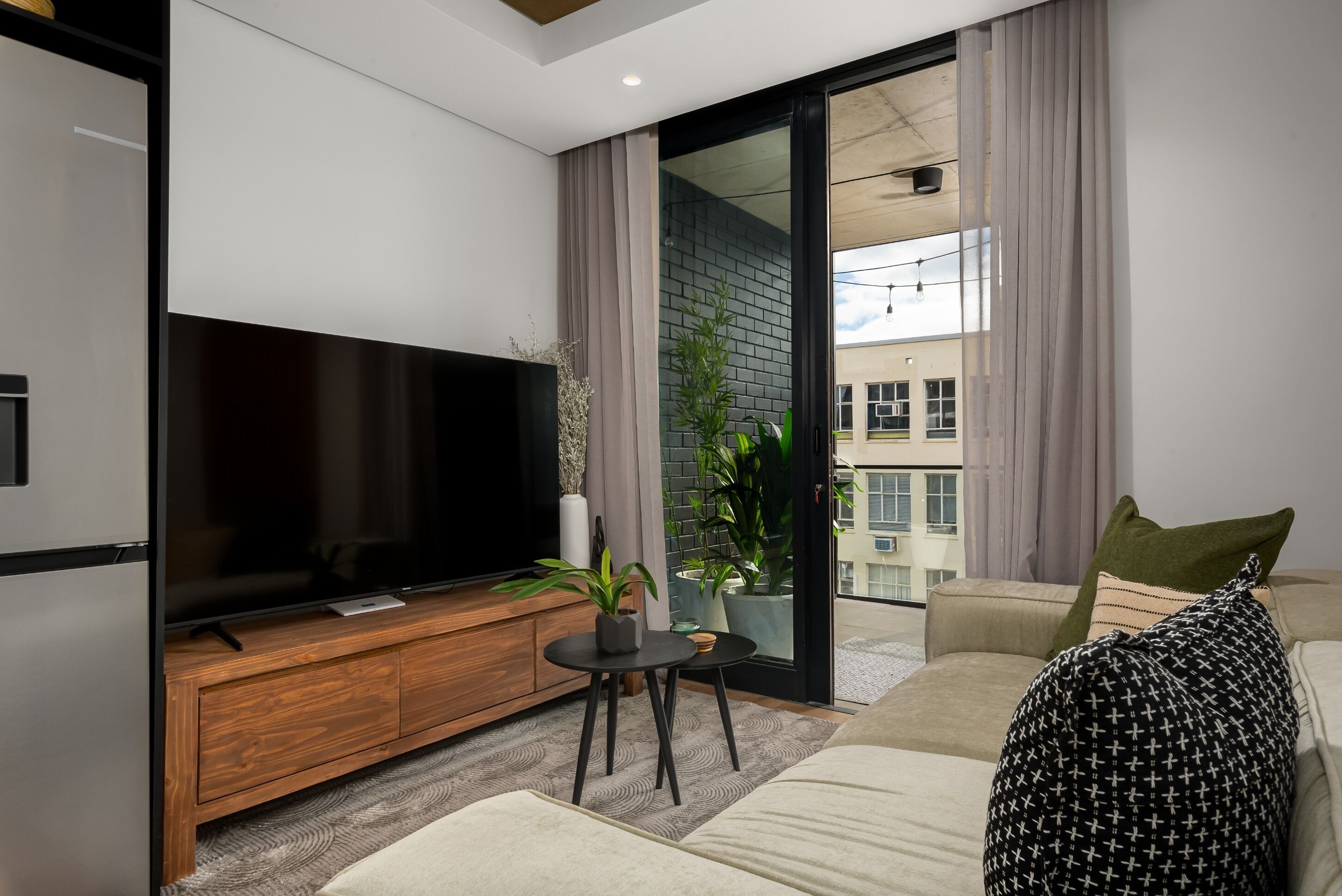 Station House Luxury Living - Generator + Pool - Camps Bay