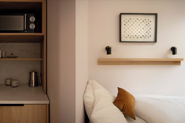 Bob W London Olympia - Notting Hill