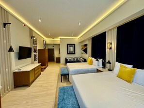 Quarto casal clássico | Roupas de cama premium, frigobar, individualmente decorados