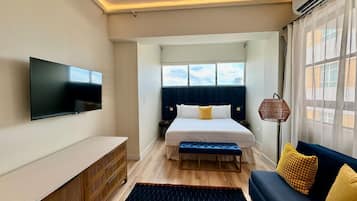 Quarto Júnior | Roupa de alta qualidade, minibar, com decoração personalizada