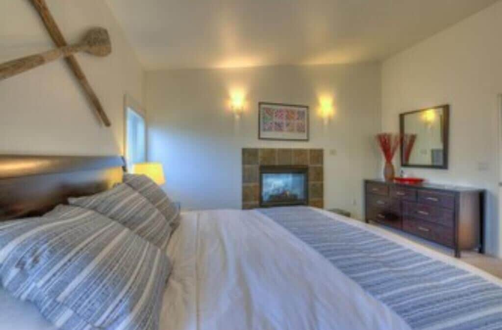 Water View! Luxury Starboard Suite-- Walk To Cafes, Shops, Galleries & Beaches. - San Juan Islands, WA