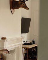 Quarto Deluxe | Roupa de alta qualidade, camas de colchão pillowtop, minibar 