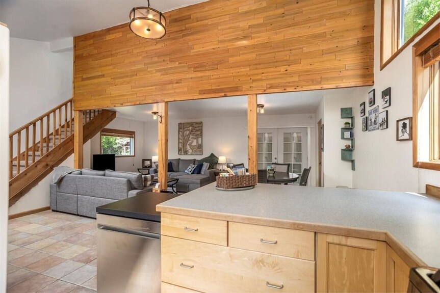 Cozy Lakefront Retreat - Alaska