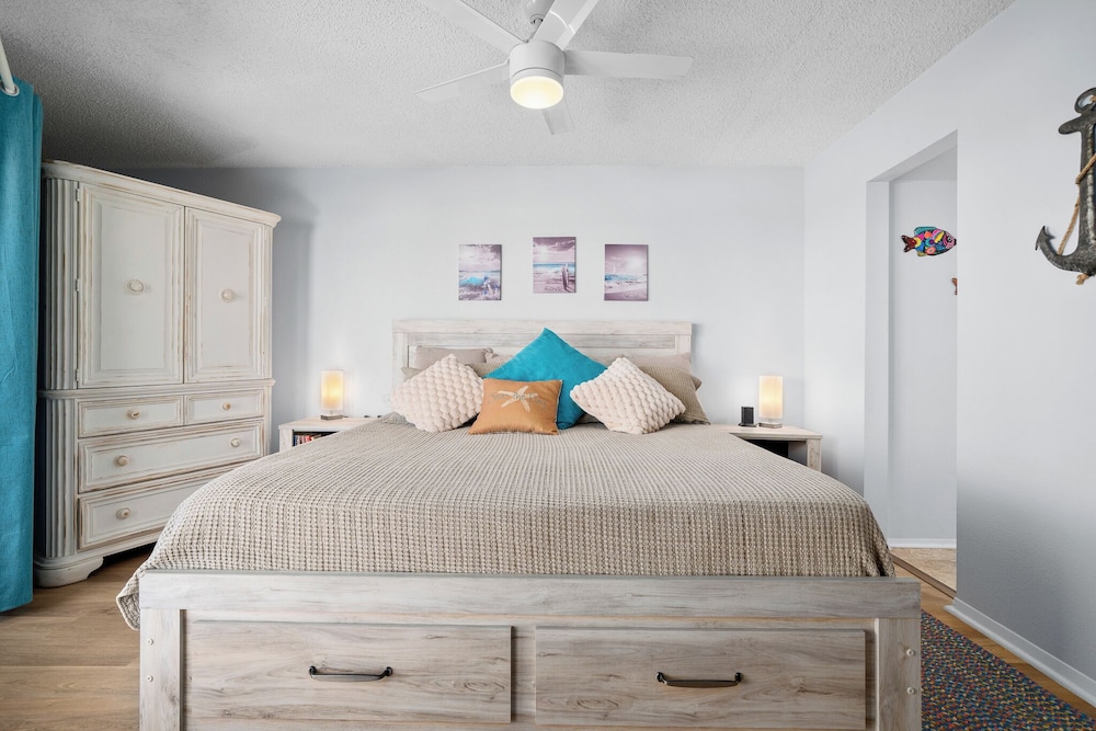 La Mirage Condo 302l Beachfront Condo Resort With Private Boardwalk To Beach - Corpus Christi, TX