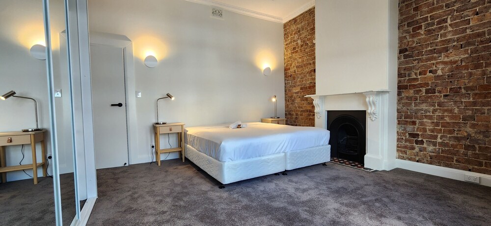 Spacious & Modern Private Rooms in Camperdown - Close to City and ...