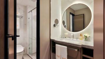 Quarto Duplo Superior para 1 Pessoa | Casa de banho | Artigos de higiene pessoal grátis, um secador de cabelo