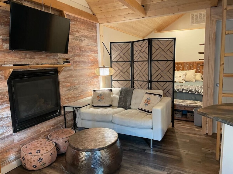 Bugsys Inside Out Hideaway|private|nature - San Bernardino, CA