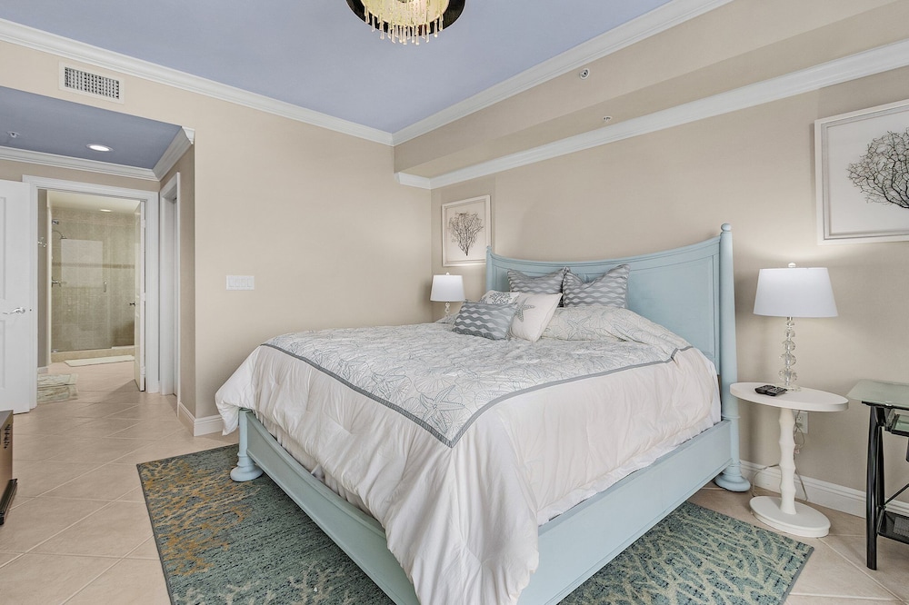 Resort-style Living High Above The Beautiful Cape Harbour Marina! - Sanibel Island, FL