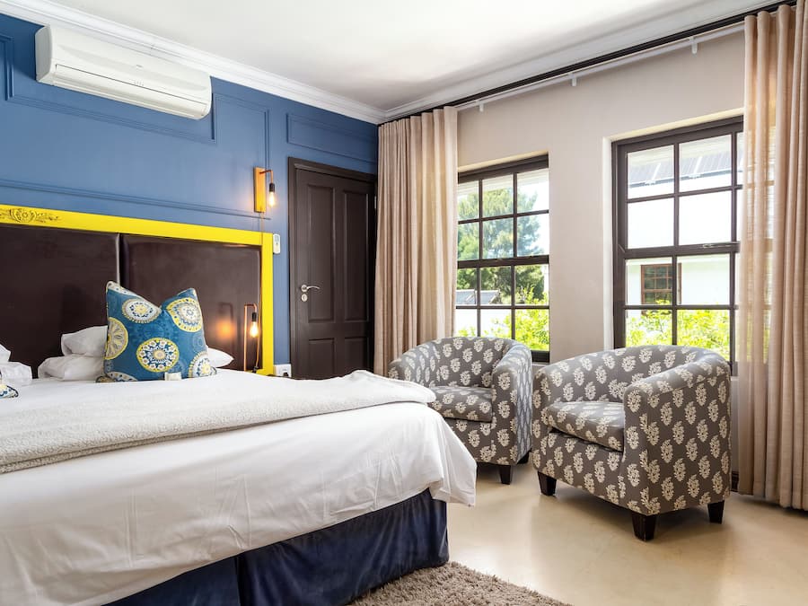 Quarto Standard, não fumadores | Secretária, cortinas/cortinados opacos, ferro/tábua de engomar