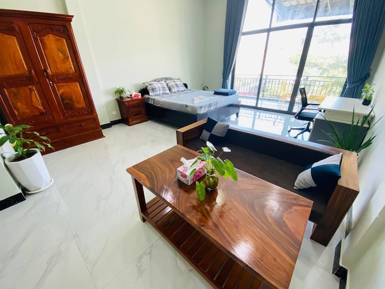 Home A Way From Home, Where The Social Environment Meets, Fresh Air, Good Food,. - Nom Pen