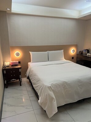 Quarto Standard | Roupa de alta qualidade, edredões de penas, com decoração personalizada 