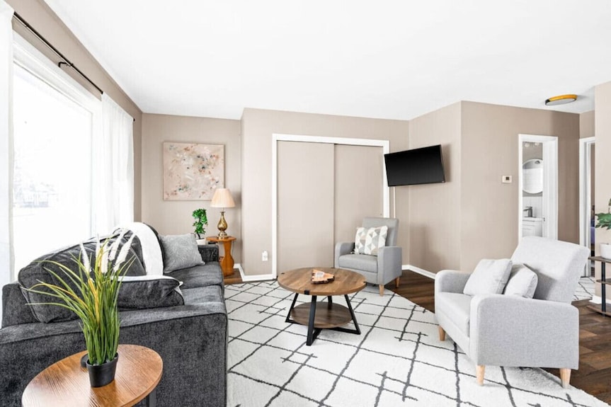 Superior's Itty-bitty Inn - Duluth, MN