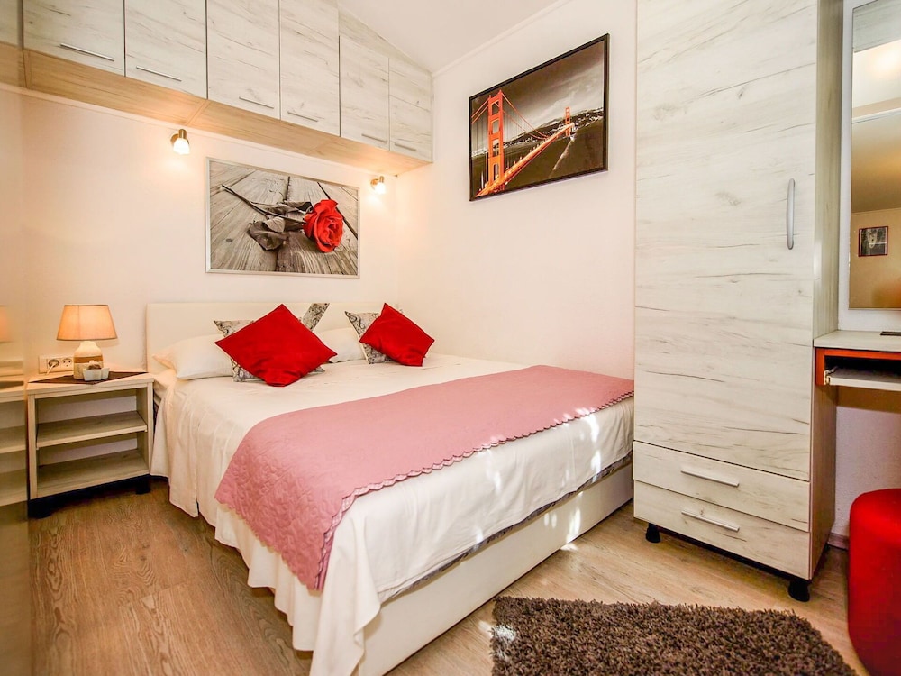 Belle Maison De Vacances Privée Pour 4 Personnes Avec Climatisation, Wifi, Tv, Terrasse Et Parking - Solin