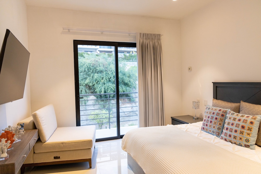 Luxury Condo In Gated Community With Resort Amenities Minutes From The Marina - 카보산루카스