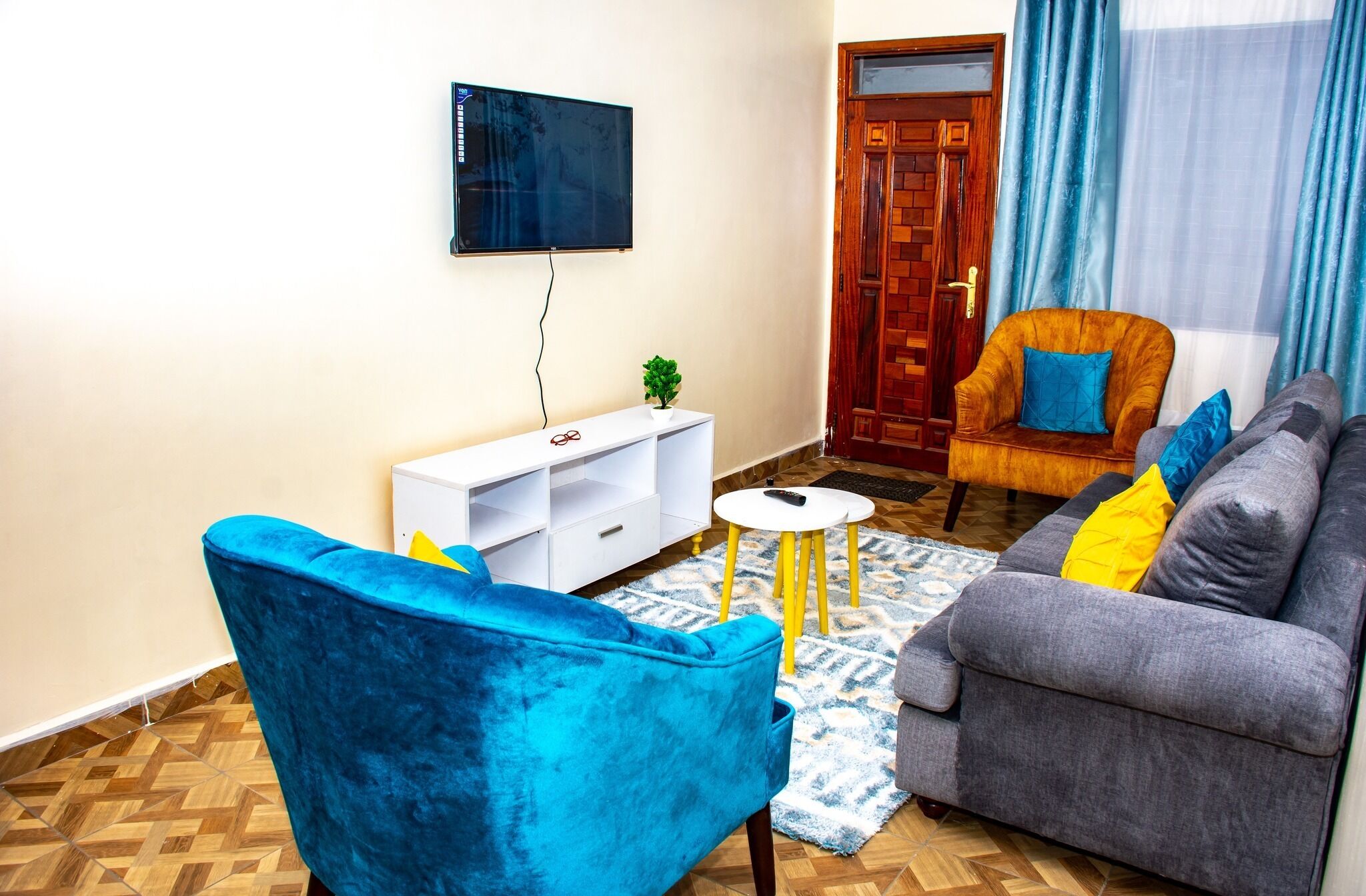 Apartamento urbano | Área de estar | Smart TV 24 polegadas com canais digitais