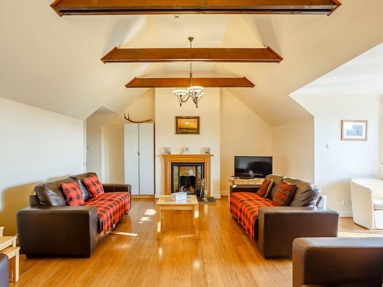 Heated Pool, 6 Beds/4 Baths - Sleeps Up To 14 - Stunning Views In The Highlands - Schottland