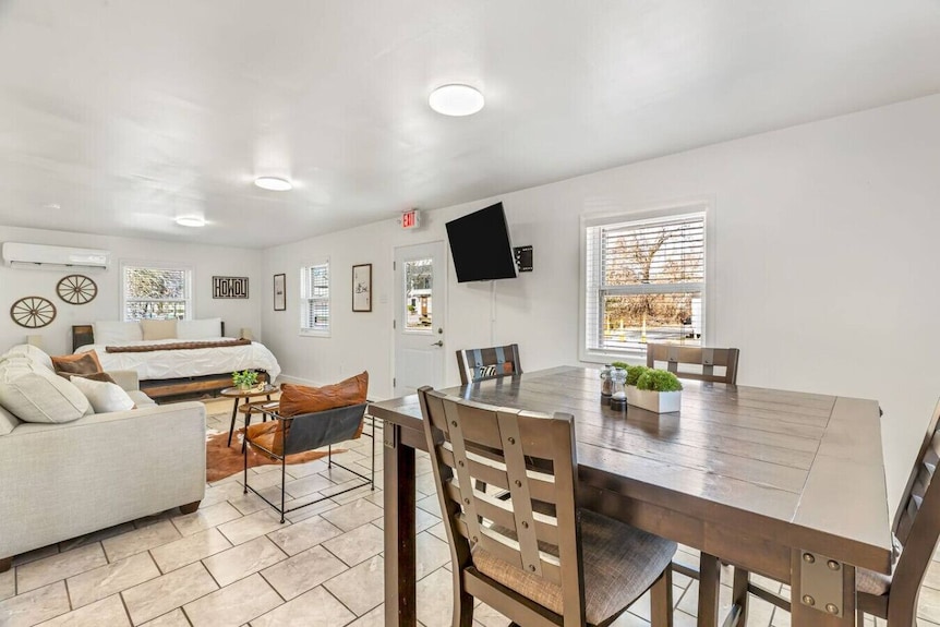 Honky Tonk Hideaway - Ameristar Casino Resort Spa St. Charles