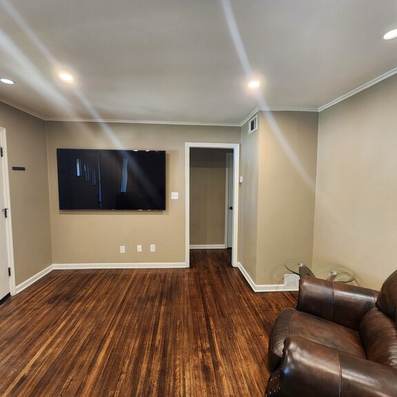 4 Min To Expo/fairgrounds/waterpark And 5 Min To Cherry St. Updated & Sleeps 8! - Tulsa, OK