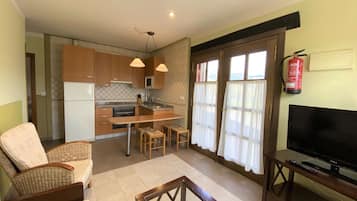 Apartamento família | Cozinha privada | Geladeira grande, micro-ondas, fogão, lava-louças