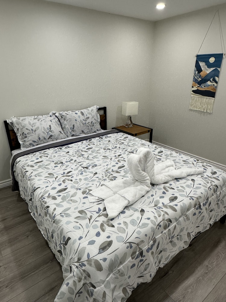Spacious Cottage Style Ground Level Unit -