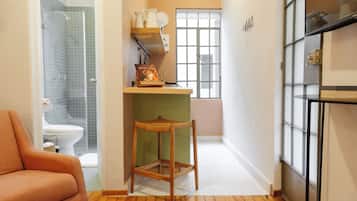 Apartamento econômico | Área de estar | TV de tela plana