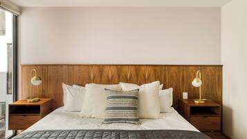 Apartamento Comfort | 3 quartos, cortinas/cortinados opacos, ferro/tábua de engomar