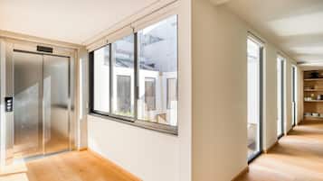 Apartamento Deluxe | Sala de estar | Smart TV de 32 polegadas com canais digitais