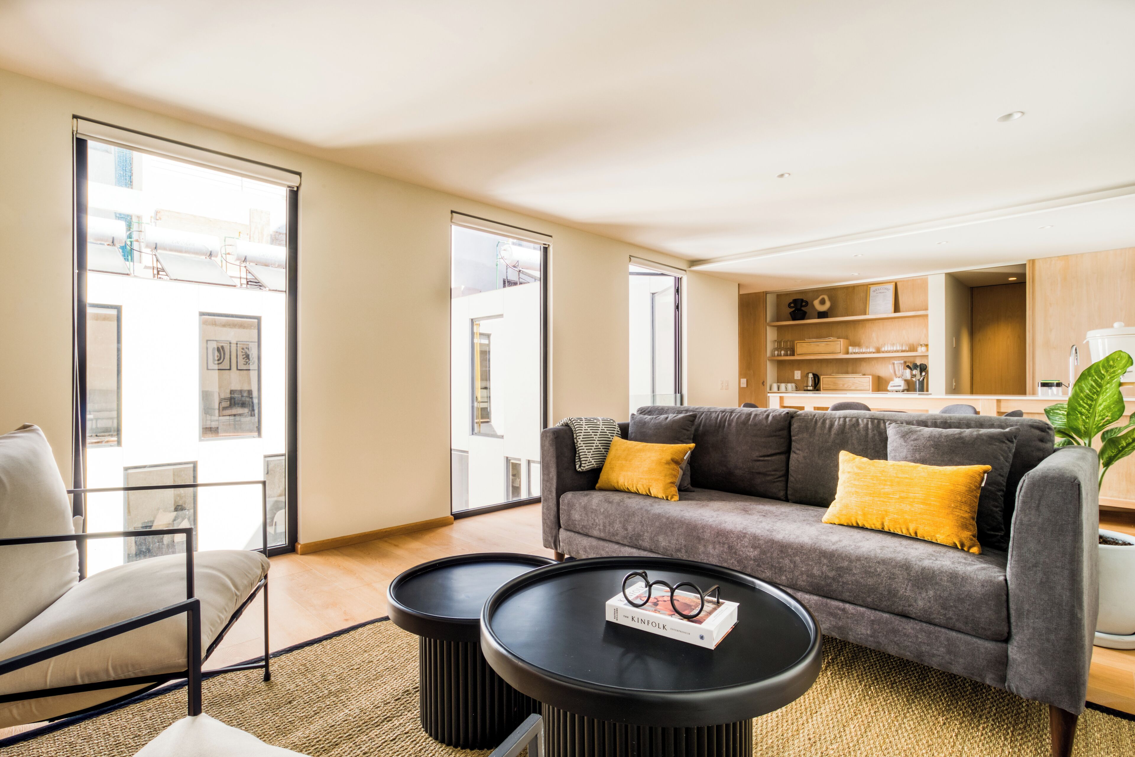 Apartamento luxo | Área de estar | Smart TV 32 polegadas com canais digitais