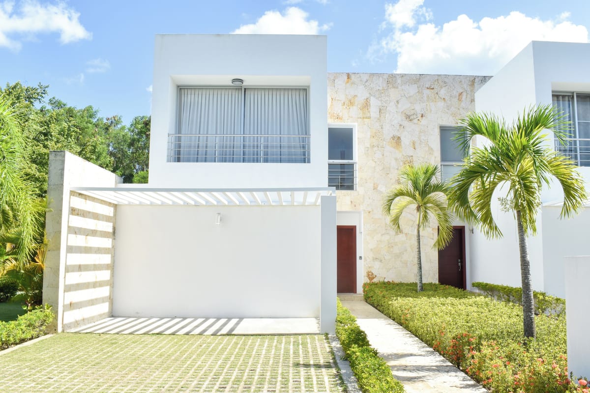 Vila família, piscina particular, no jardim | 4 quartos, roupas de cama premium, cofres nos quartos