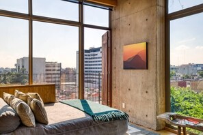 Apartamento elite | Escrivaninha, cortinas blackout, berços grátis, Wi-Fi de cortesia