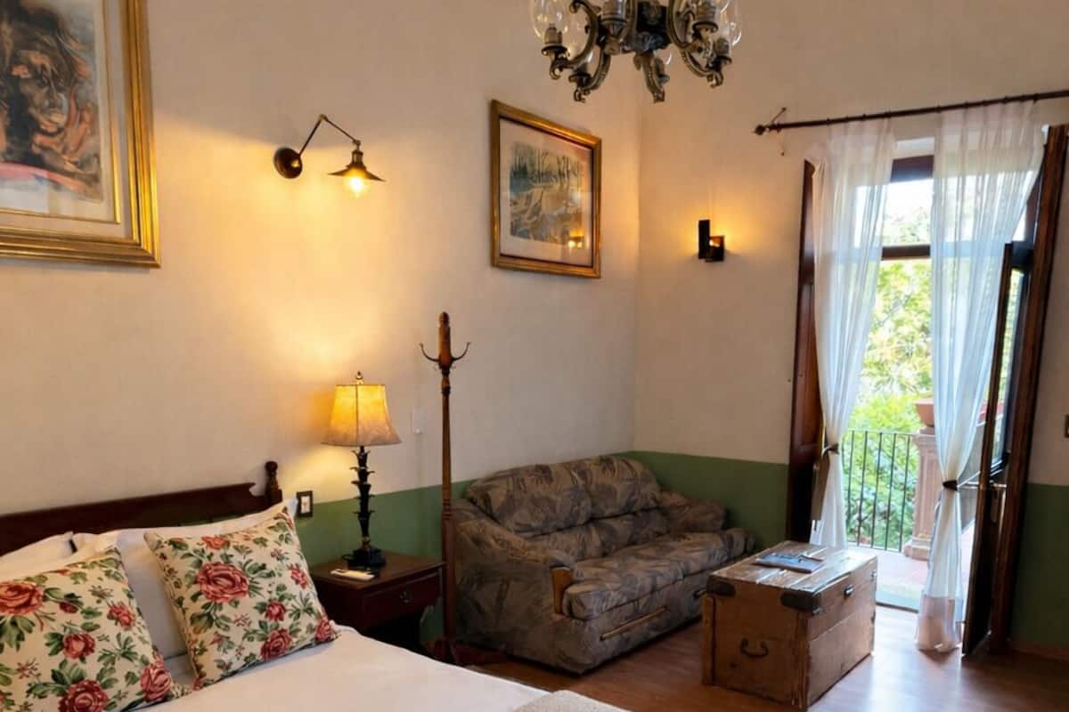 Quarto, 1 cama de casal, casa de banho privativa | Roupa de alta qualidade, edredões de penas