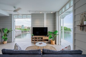 Apartamento (2D) | Sala de estar | Smart TV de 40 polegadas com canais por cabo 