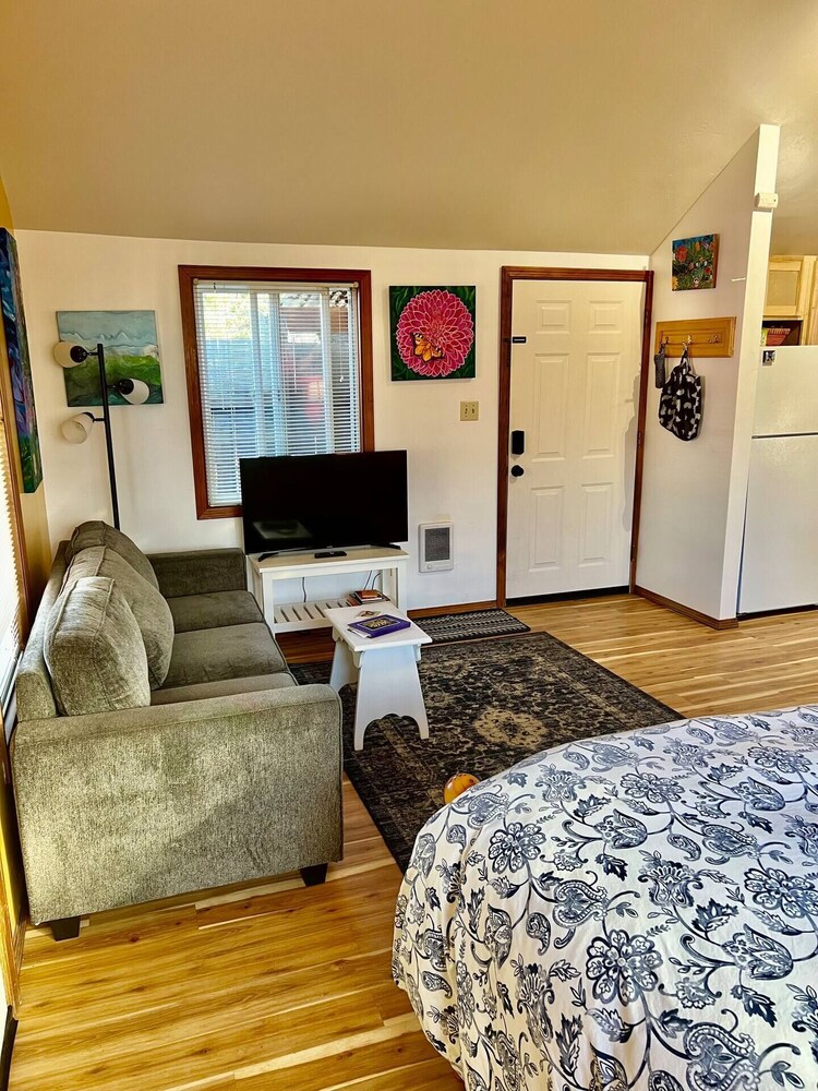 Close to Downtown! Arty & Cozy. Comfortable bed. - Eugene | Vrbo