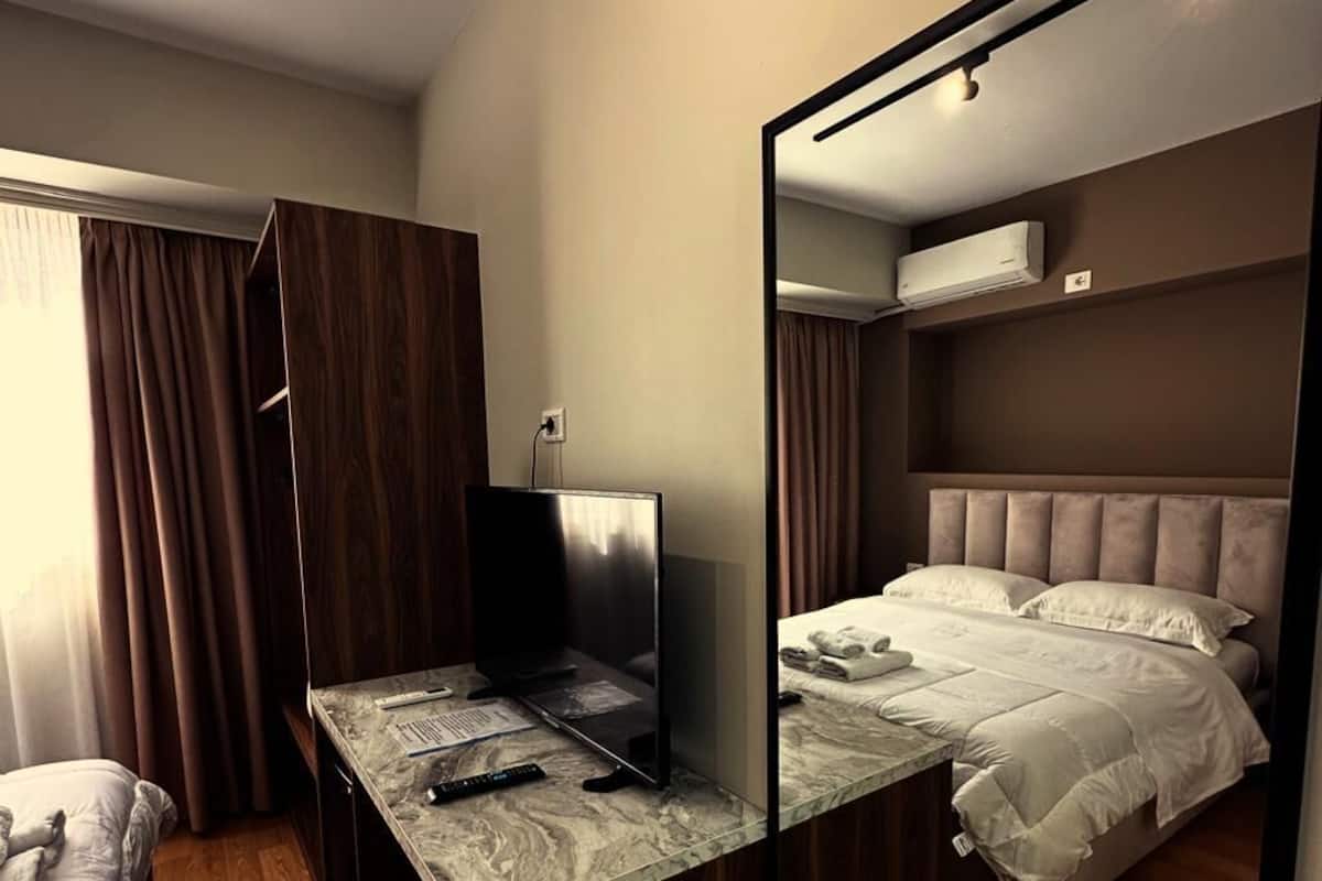 Quarto Duplo Deluxe, vista para o jardim | 1 quarto, secretária, secretária adequada para computadores portáteis