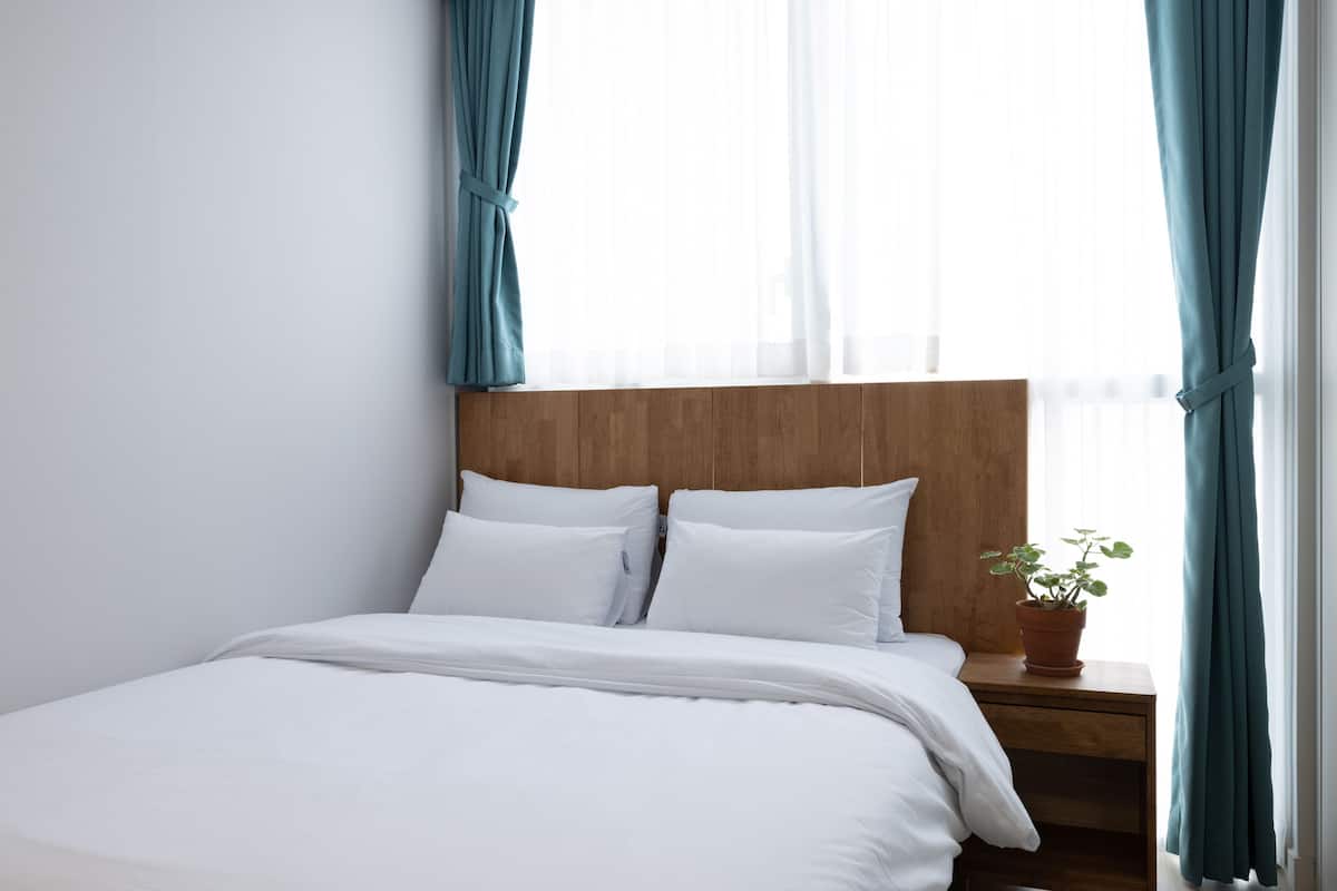 Quarto Duplo | Cortinas/cortinados opacos, Wi-fi grátis, roupa de cama fornecida