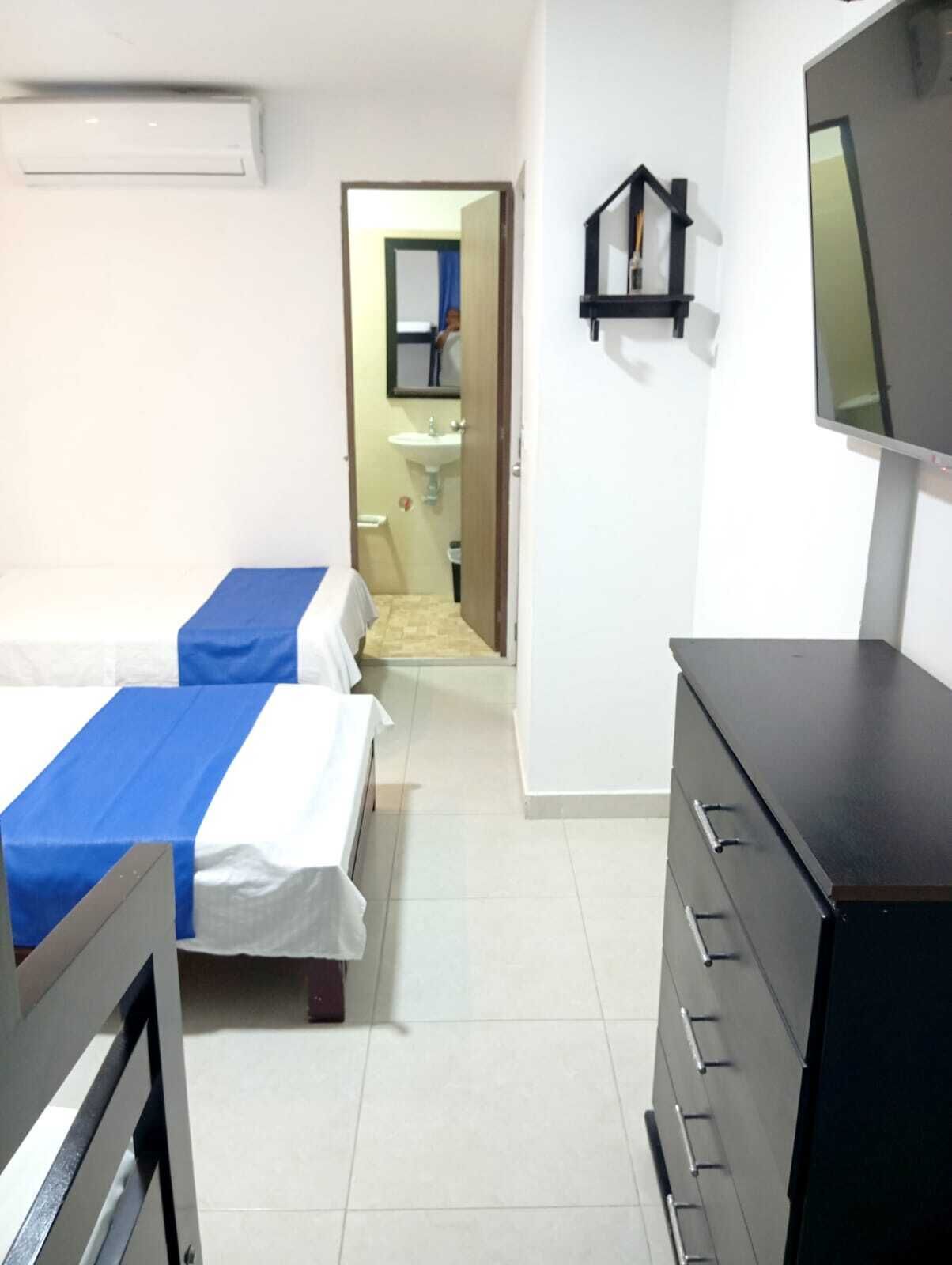 Roupas de cama premium, camas com colchões pillow-top, Wi-Fi de cortesia