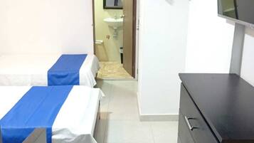 Roupas de cama premium, camas com colchões pillow-top, Wi-Fi de cortesia