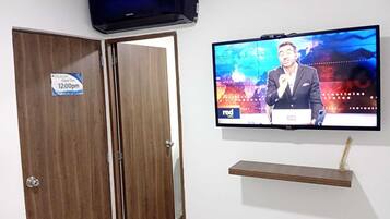 Quarto Duplo Standard | Roupa de alta qualidade, camas de colchão pillowtop, Wi-fi grátis