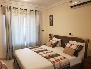 Semi Executive | Roupa de alta qualidade, edredões de penas, Wi-fi grátis