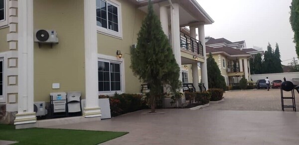 Fokuzzy Lodge - Accra