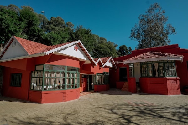 Lakefront Home Hotel - Ooty