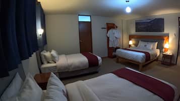 Quarto triplo, banheiro privativo | Roupas de cama premium, escrivaninha, espaço de trabalho para notebook