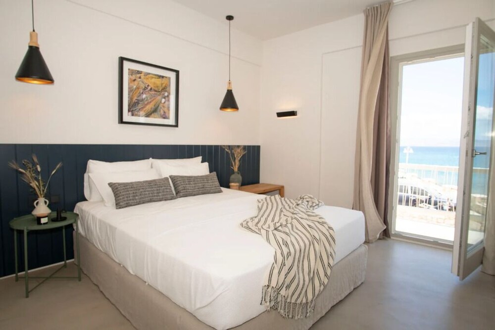 BH968 - C- Suite Paros - Logaras | Vrbo