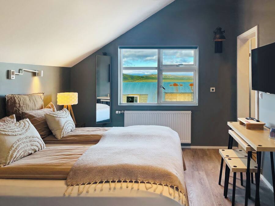 Secretária, Wi-fi grátis, roupa de cama fornecida