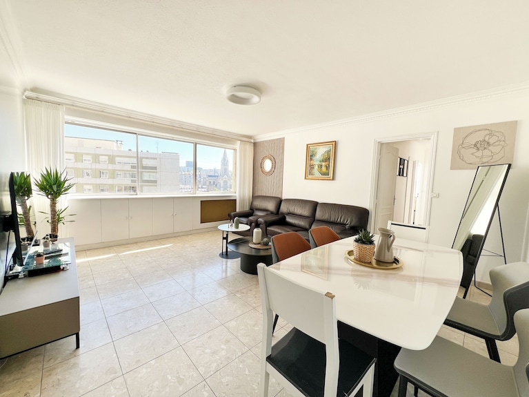 Near The Trendy Oberkampf District, Fully Renovated Apartment For 6 People - 파리