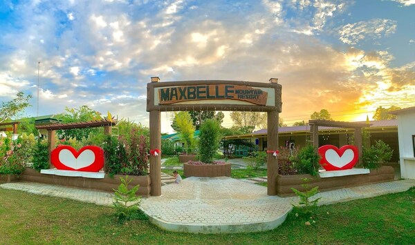 Maxbelle Mountain Resort - Daanbantayan