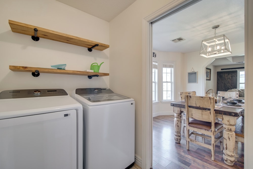 2 Mi To Grand Lake: Grove Home W/ Fenced-in Yard - Grove